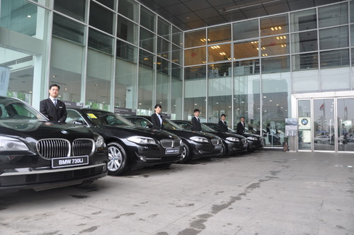 宝马向凯芙建国饭店交付六台贵宾接待车_爱卡汽车